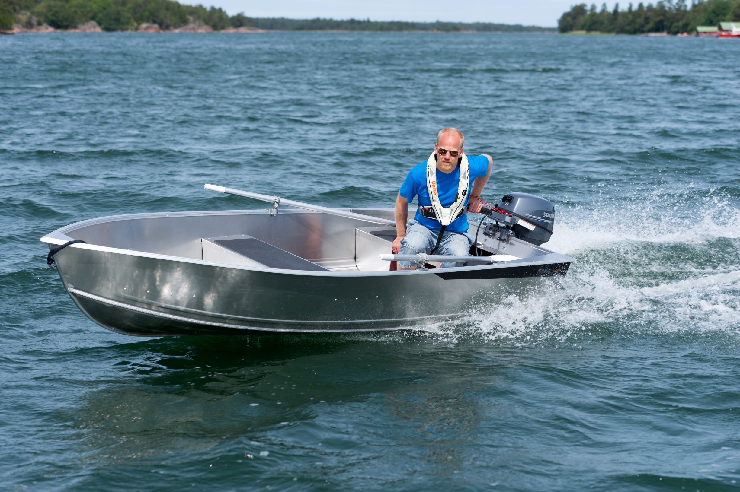 Osta ja voita uusi Buster Mini -vene tai Raymarine Element 7 S ...